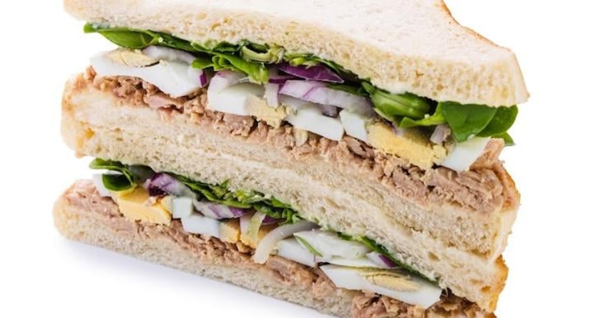 Pappudia Sandwich mit Thunfisch, Ei und Feldsalat