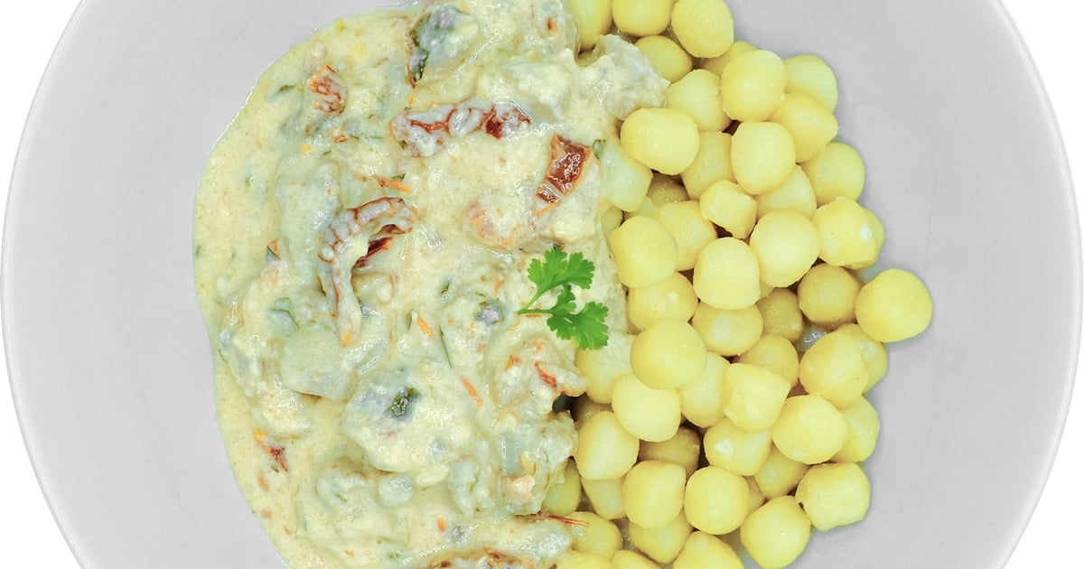 Pappudia Gnocchi mit Hähnchenbrust, Sahnesauce und sonnengetrockneten ...