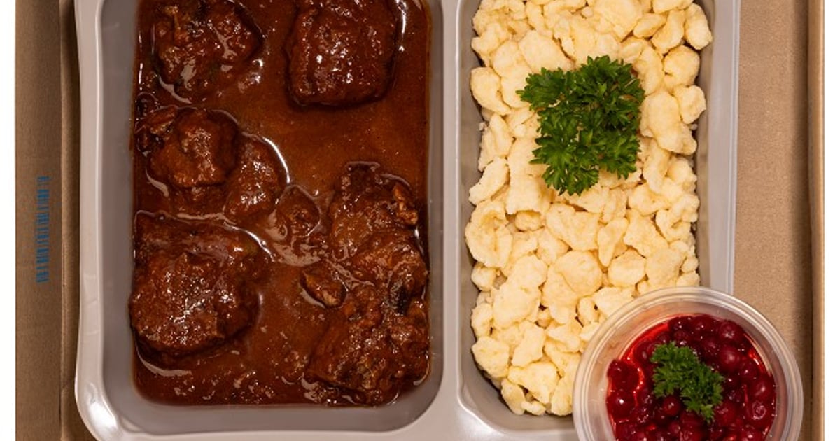 Wilde Zeiten DELI Hirschgulasch mit Spätzle und Preiselbeeren