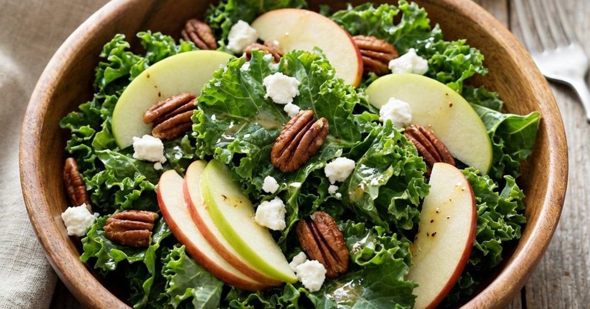 Kale Salad with Pecans and Goat Cheese | Knuspr-Küche